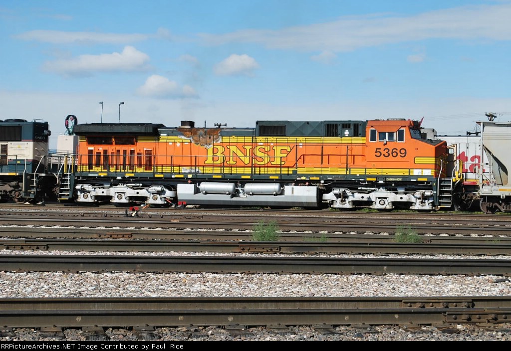 BNSF 5369